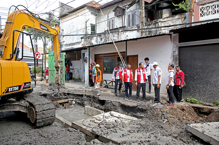 Sidak Proyek Box Culvert Jalan Kapasari I Surabaya, Wali Kota Eri Tegur ...